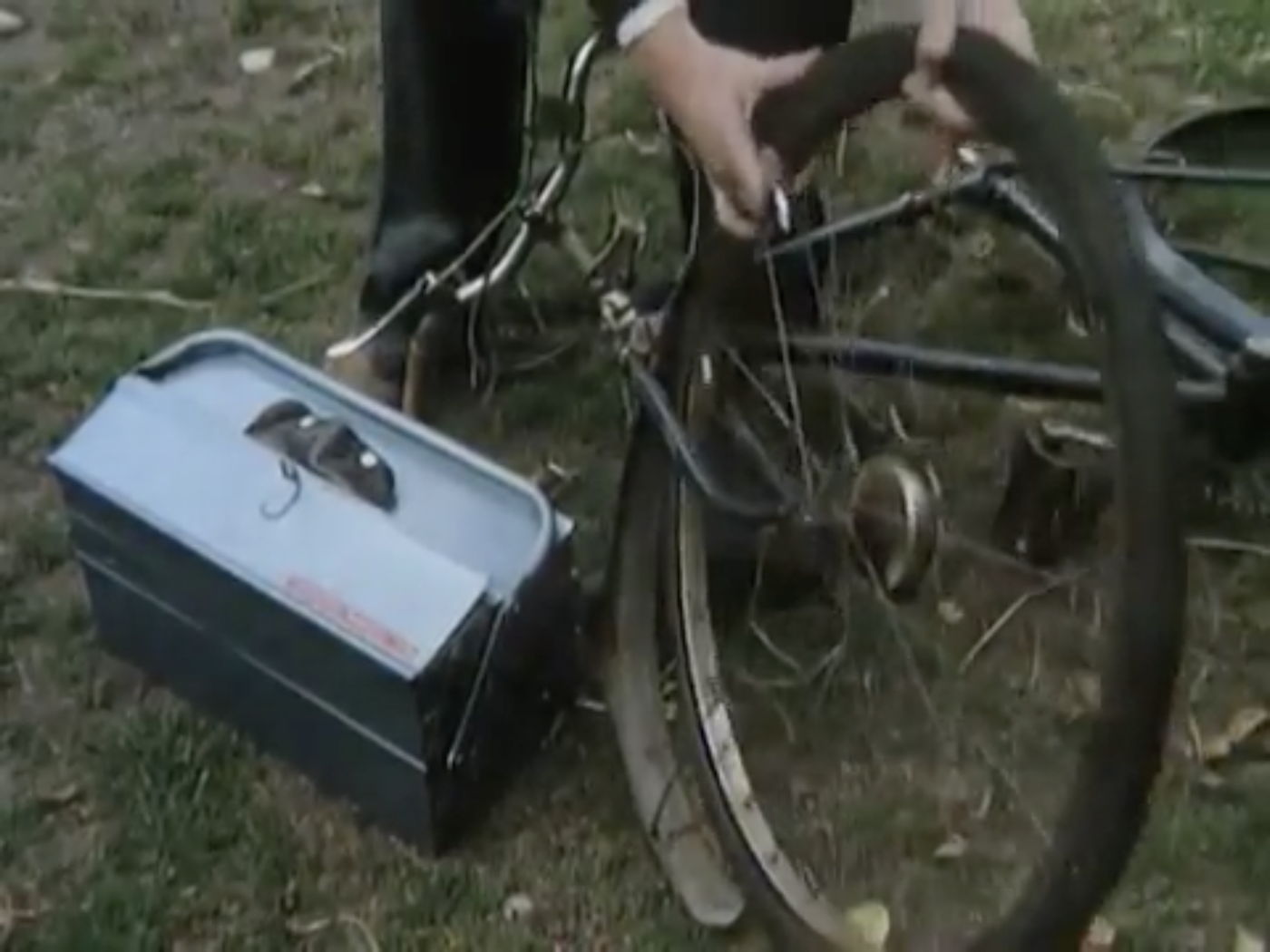 モンティ・パイソンの自転車修理マン – Critical Cycling